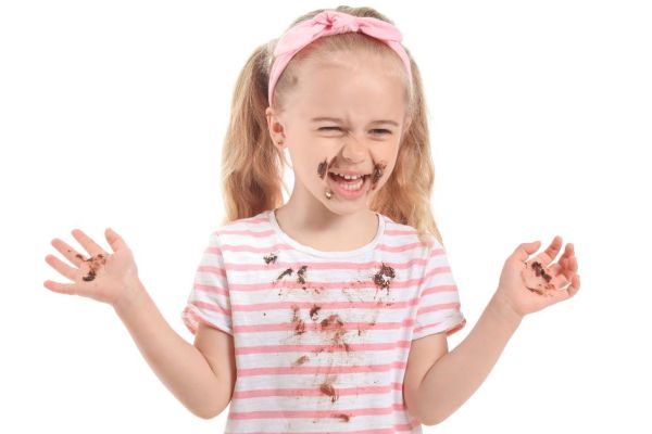 Como tirar mancha de chocolate da roupa branca: confira guia completo ...