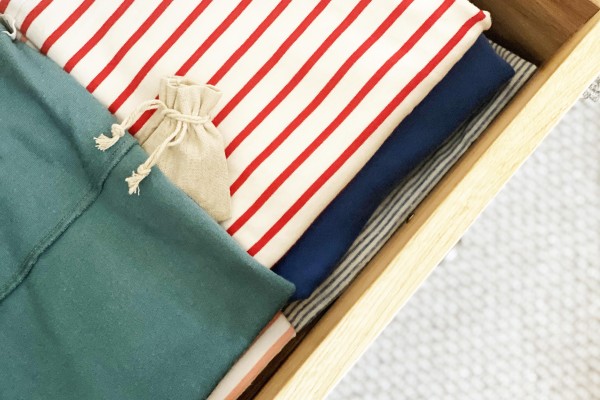 How to make clothes smell good: top tips | Cleanipedia UK