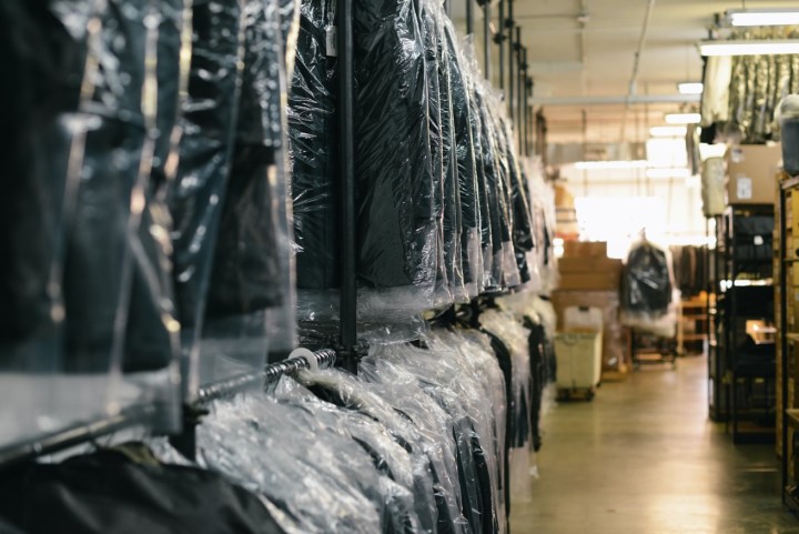 Apa Bedanya Dry Cleaning dan Laundry? | Cleanipedia