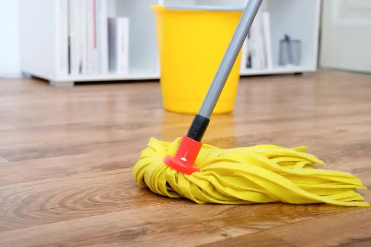 Métodos prácticos para limpiar muebles de madera | Cleanipedia